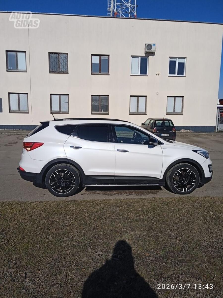 White Hyundai Santa Fe 2014 in Marijampole, with an engine capacity of 2.20 L and mileage of 192 thousand km for 15000 €, photo 4 on AUTOMOTO.COM.LV