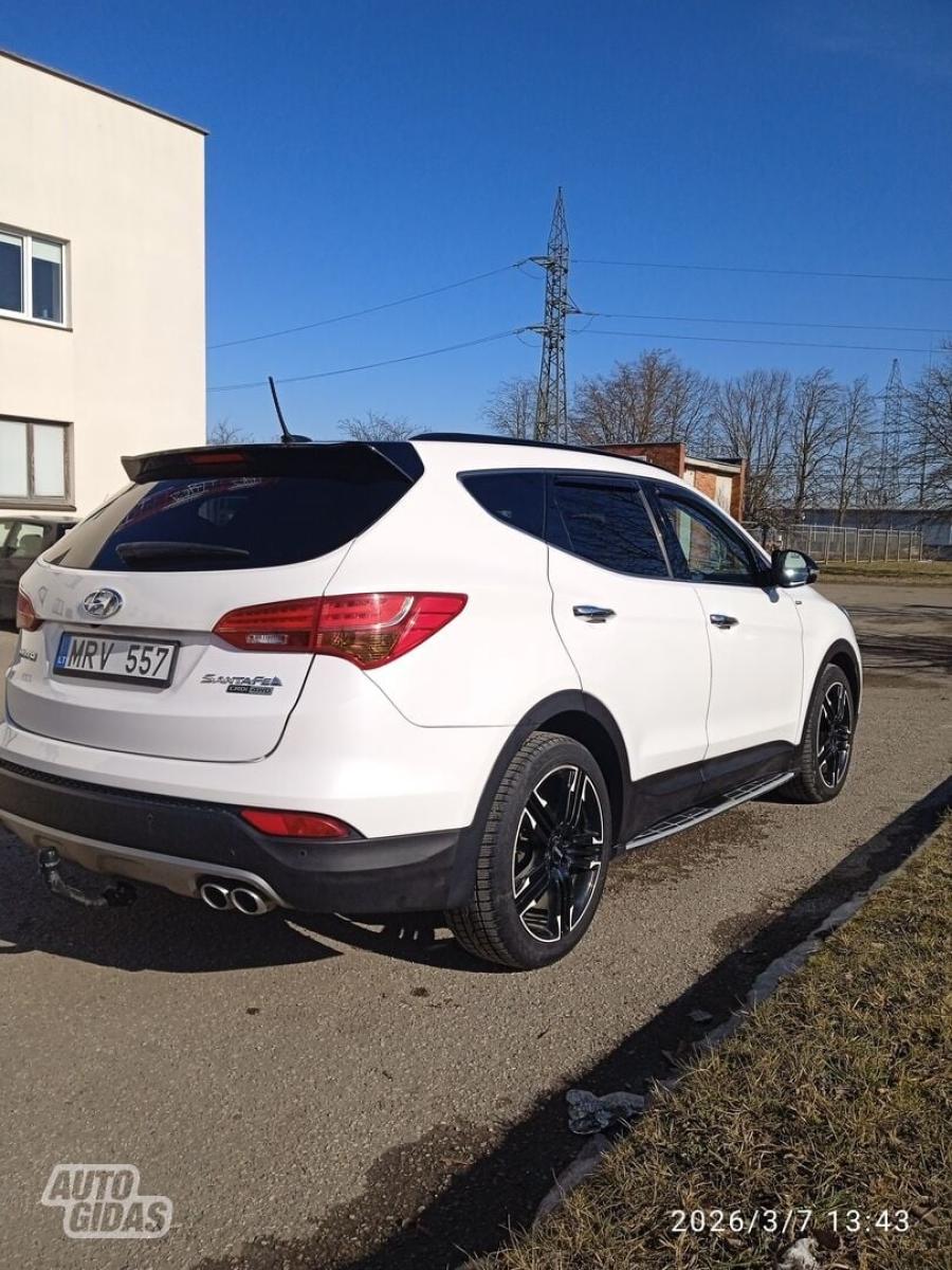 White Hyundai Santa Fe 2014 in Marijampole, with an engine capacity of 2.20 L and mileage of 192 thousand km for 15000 €, photo 5 on AUTOMOTO.COM.LV