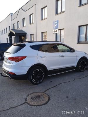 White Hyundai Santa Fe 2014 in Marijampole, with an engine capacity of 2.20 L and mileage of 192 thousand km for 15000 €, photo 9 on AUTOMOTO.COM.LV