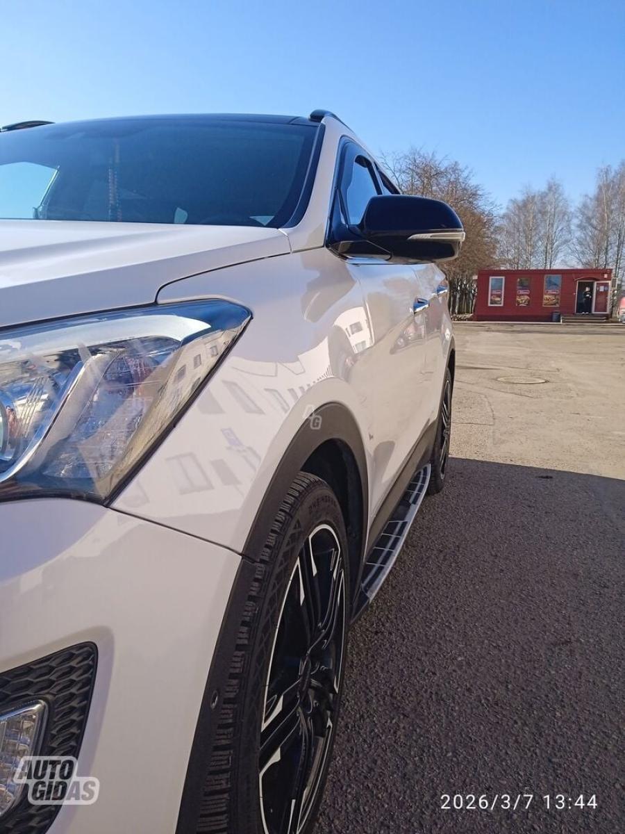 White Hyundai Santa Fe 2014 in Marijampole, with an engine capacity of 2.20 L and mileage of 192 thousand km for 15000 €, photo 11 on AUTOMOTO.COM.LV