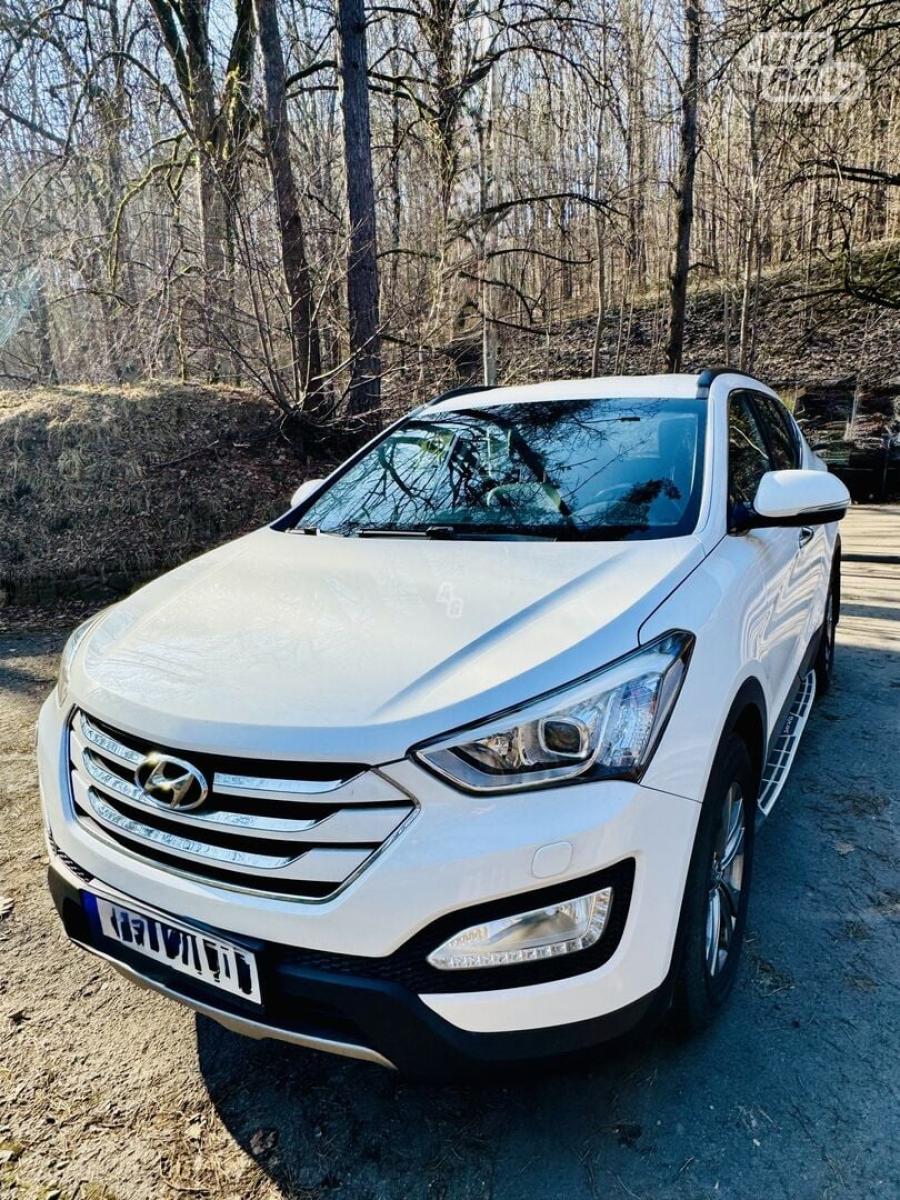 White Hyundai Santa Fe 2014 in Vilnius, with an engine capacity of 2.20 L and mileage of 123 thousand km for 12300 €, photo 1 on AUTOMOTO.COM.LV