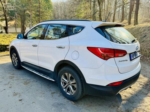 White Hyundai Santa Fe 2014 in Vilnius, with an engine capacity of 2.20 L and mileage of 123 thousand km for 12300 €, photo 4 on AUTOMOTO.COM.LV
