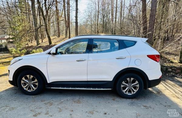 White Hyundai Santa Fe 2014 in Vilnius, with an engine capacity of 2.20 L and mileage of 124 thousand km for 10800 €, photo 2 on AUTOMOTO.COM.LV