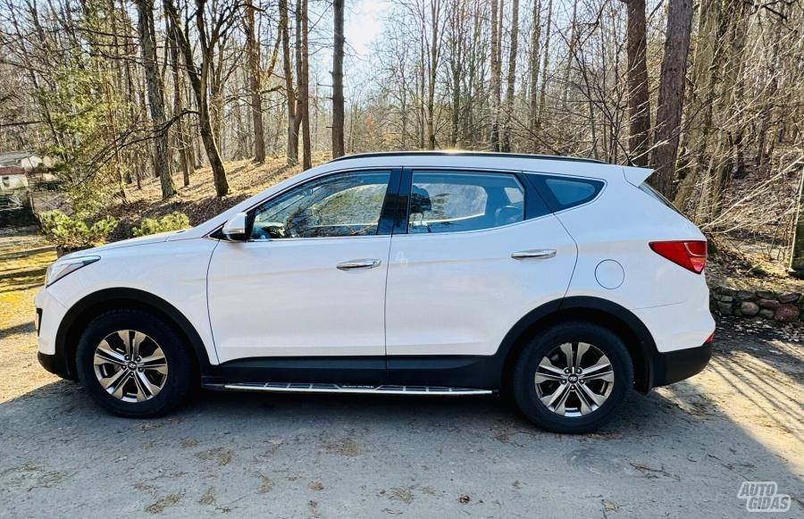 White Hyundai Santa Fe 2014 in Vilnius, with an engine capacity of 2.20 L and mileage of 124 thousand km for 10800 €, photo 3 on AUTOMOTO.COM.LV