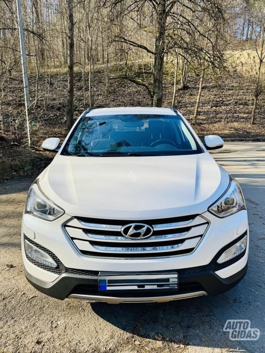 White Hyundai Santa Fe 2014 in Vilnius, with an engine capacity of 2.20 L and mileage of 124 thousand km for 10800 €, photo 4 on AUTOMOTO.COM.LV