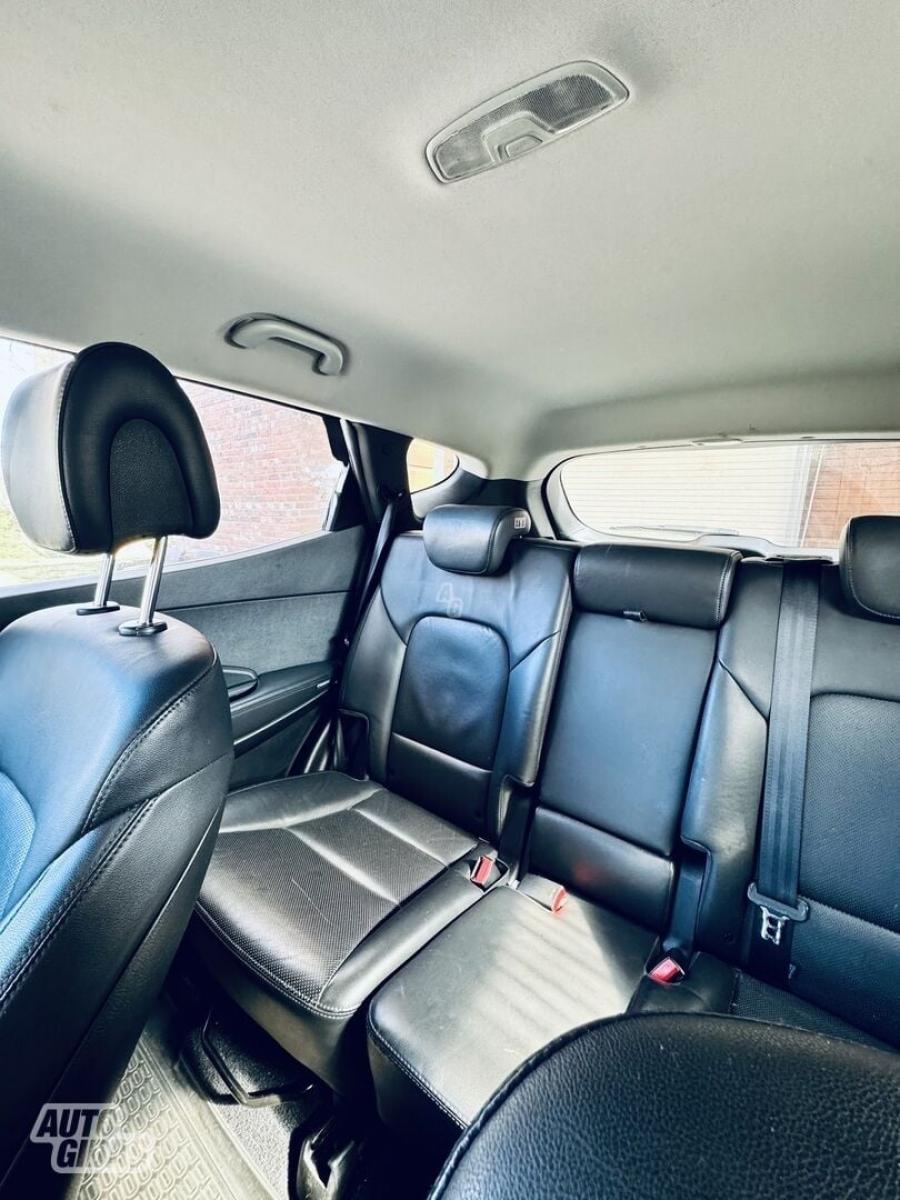 White Hyundai Santa Fe 2014 in Vilnius, with an engine capacity of 2.20 L and mileage of 124 thousand km for 10800 €, photo 8 on AUTOMOTO.COM.LV
