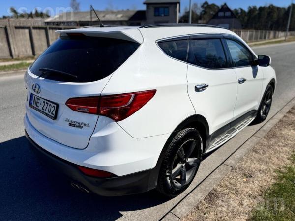 Balts Hyundai Santa Fe 2014 Rīga, ar dzinēja tilpumu 2.20 L un nobraukumu 125 tūkst. km par 12000 €, foto 2 vietnē AUTOMOTO.COM.LV