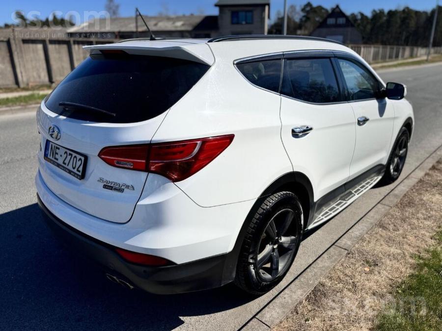 Balts Hyundai Santa Fe 2014 Rīga, ar dzinēja tilpumu 2.20 L un nobraukumu 125 tūkst. km par 12000 €, foto 3 vietnē AUTOMOTO.COM.LV