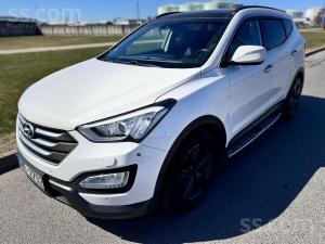 Balts Hyundai Santa Fe 2014 Rīga, ar dzinēja tilpumu 2.20 L un nobraukumu 125 tūkst. km par 12000 €, foto 4 vietnē AUTOMOTO.COM.LV