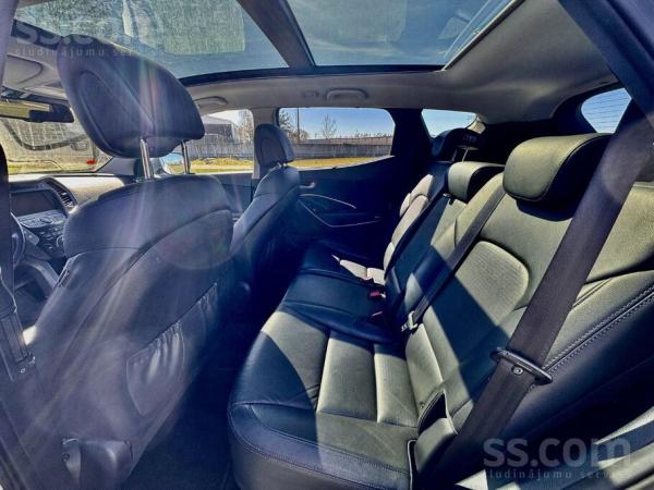 Balts Hyundai Santa Fe 2014 Rīga, ar dzinēja tilpumu 2.20 L un nobraukumu 125 tūkst. km par 12000 €, foto 4 vietnē AUTOMOTO.COM.LV