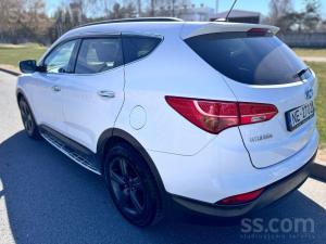 Balts Hyundai Santa Fe 2014 Rīga, ar dzinēja tilpumu 2.20 L un nobraukumu 125 tūkst. km par 12000 €, foto 14 vietnē AUTOMOTO.COM.LV