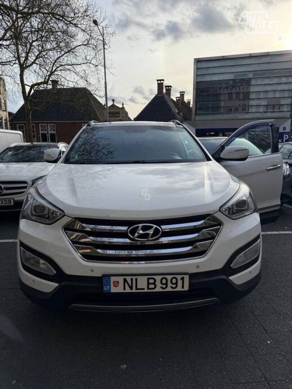 White Hyundai Santa Fe 2014 in Klaipeda, with an engine capacity of 2.20 L and mileage of 200 thousand km for 9900 €, photo 2 on AUTOMOTO.COM.LV