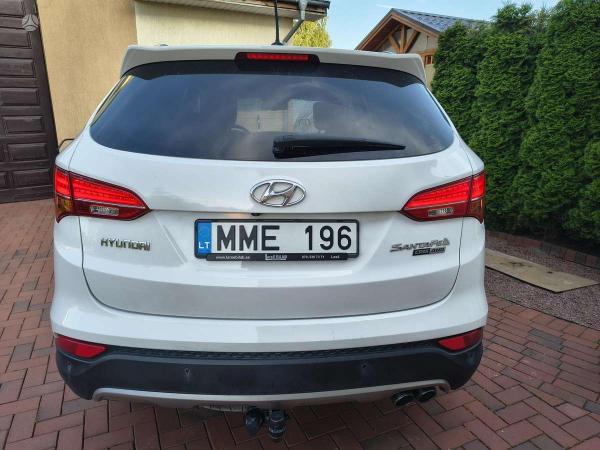 White Hyundai Santa Fe 2014 in Vilnius, with an engine capacity of 2.20 L and mileage of 300 thousand km for 11200 €, photo 2 on AUTOMOTO.COM.LV