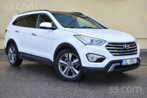 White Hyundai Santa Fe 2014 in Talsi, with an engine capacity of 2.20 L and mileage of 247 thousand km for 12500 €, photo  on AUTOMOTO.COM.LV