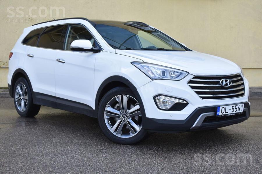 White Hyundai Santa Fe 2014 in Talsi, with an engine capacity of 2.20 L and mileage of 247 thousand km for 12500 €, photo 1 on AUTOMOTO.COM.LV