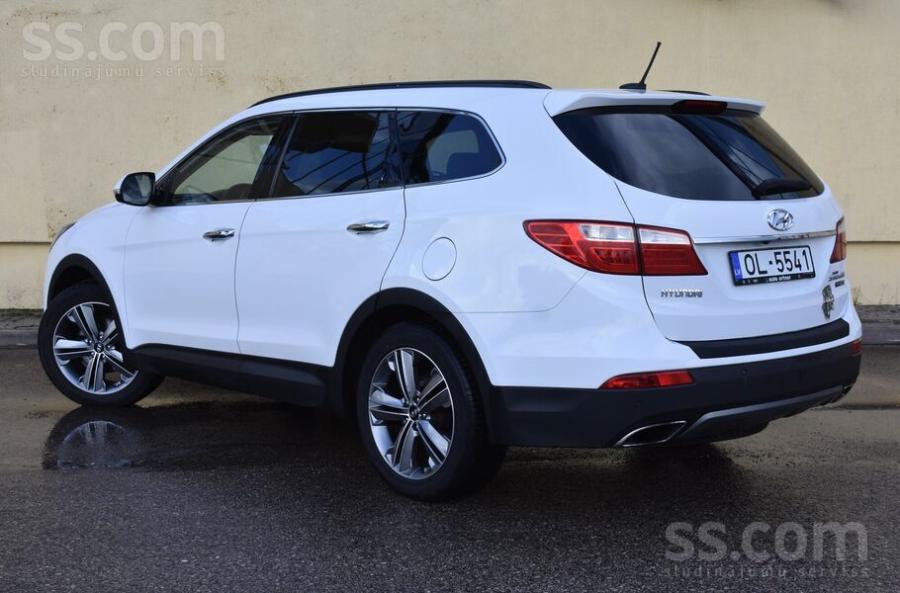 White Hyundai Santa Fe 2014 in Talsi, with an engine capacity of 2.20 L and mileage of 247 thousand km for 12500 €, photo 3 on AUTOMOTO.COM.LV