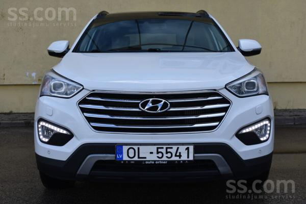 White Hyundai Santa Fe 2014 in Talsi, with an engine capacity of 2.20 L and mileage of 247 thousand km for 12500 €, photo 3 on AUTOMOTO.COM.LV