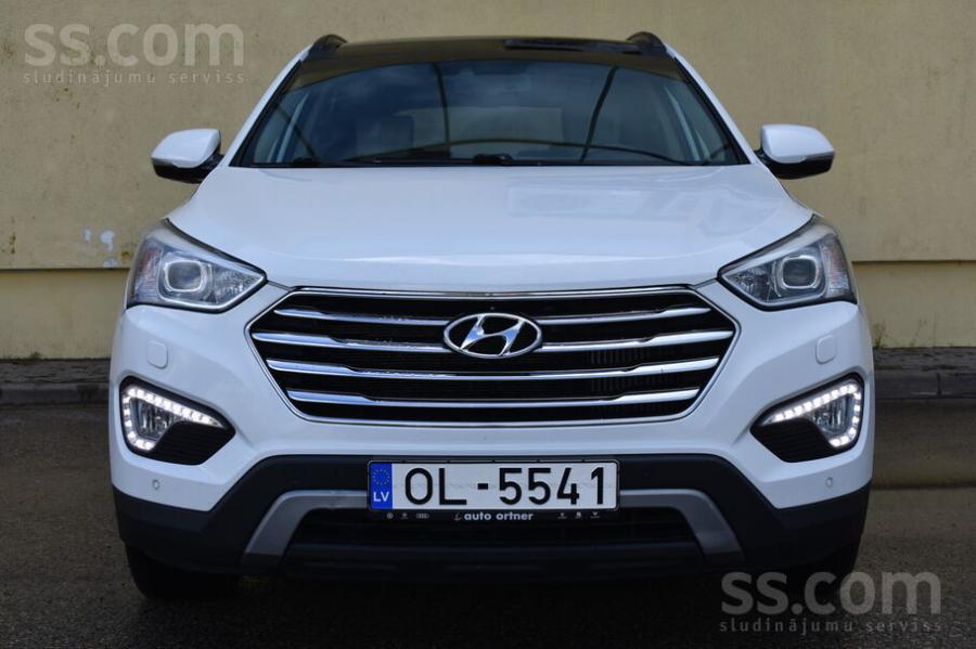 White Hyundai Santa Fe 2014 in Talsi, with an engine capacity of 2.20 L and mileage of 247 thousand km for 12500 €, photo 4 on AUTOMOTO.COM.LV