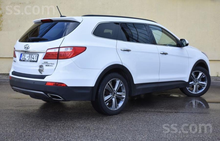 White Hyundai Santa Fe 2014 in Talsi, with an engine capacity of 2.20 L and mileage of 247 thousand km for 12500 €, photo 6 on AUTOMOTO.COM.LV