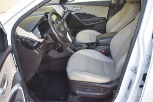 White Hyundai Santa Fe 2014 in Talsi, with an engine capacity of 2.20 L and mileage of 247 thousand km for 12500 €, photo 7 on AUTOMOTO.COM.LV