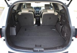 White Hyundai Santa Fe 2014 in Talsi, with an engine capacity of 2.20 L and mileage of 247 thousand km for 12500 €, photo 11 on AUTOMOTO.COM.LV