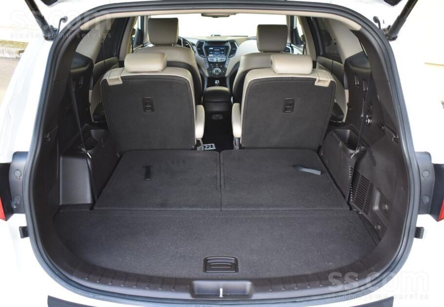 White Hyundai Santa Fe 2014 in Talsi, with an engine capacity of 2.20 L and mileage of 247 thousand km for 12500 €, photo 11 on AUTOMOTO.COM.LV