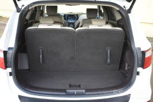 White Hyundai Santa Fe 2014 in Talsi, with an engine capacity of 2.20 L and mileage of 247 thousand km for 12500 €, photo 12 on AUTOMOTO.COM.LV