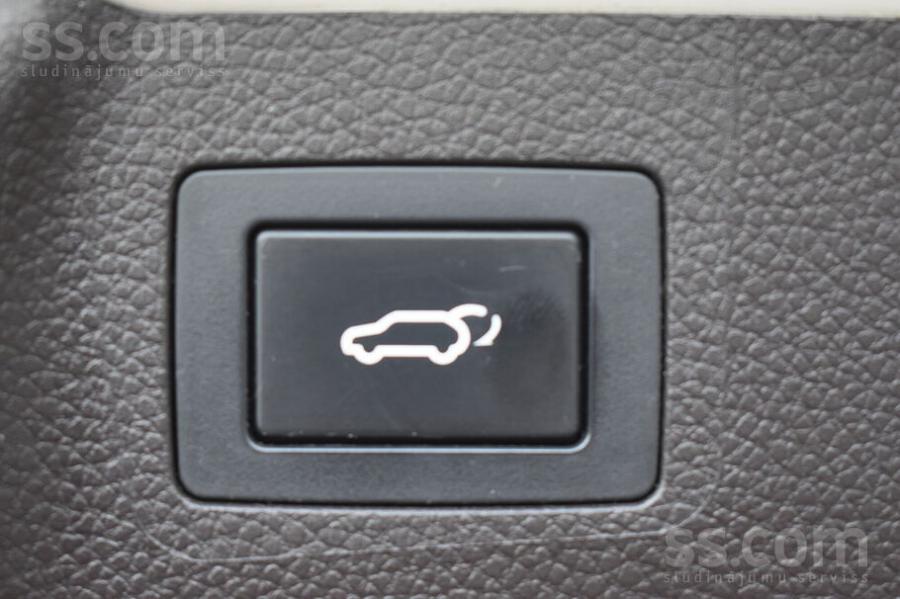 White Hyundai Santa Fe 2014 in Talsi, with an engine capacity of 2.20 L and mileage of 247 thousand km for 12500 €, photo 13 on AUTOMOTO.COM.LV