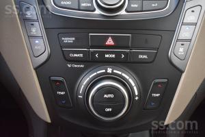 White Hyundai Santa Fe 2014 in Talsi, with an engine capacity of 2.20 L and mileage of 247 thousand km for 12500 €, photo 23 on AUTOMOTO.COM.LV