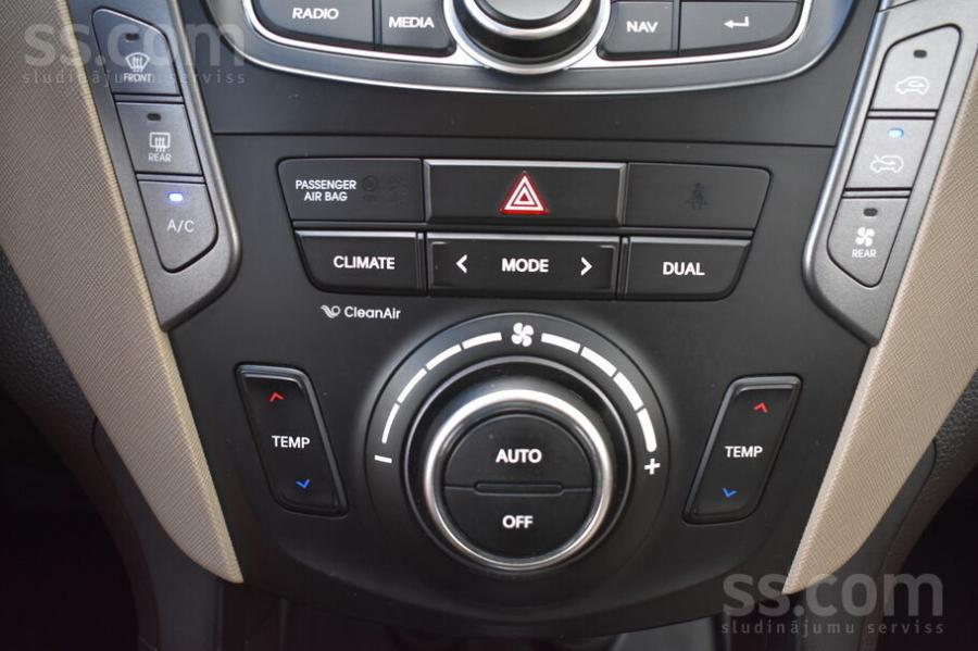 White Hyundai Santa Fe 2014 in Talsi, with an engine capacity of 2.20 L and mileage of 247 thousand km for 12500 €, photo 23 on AUTOMOTO.COM.LV