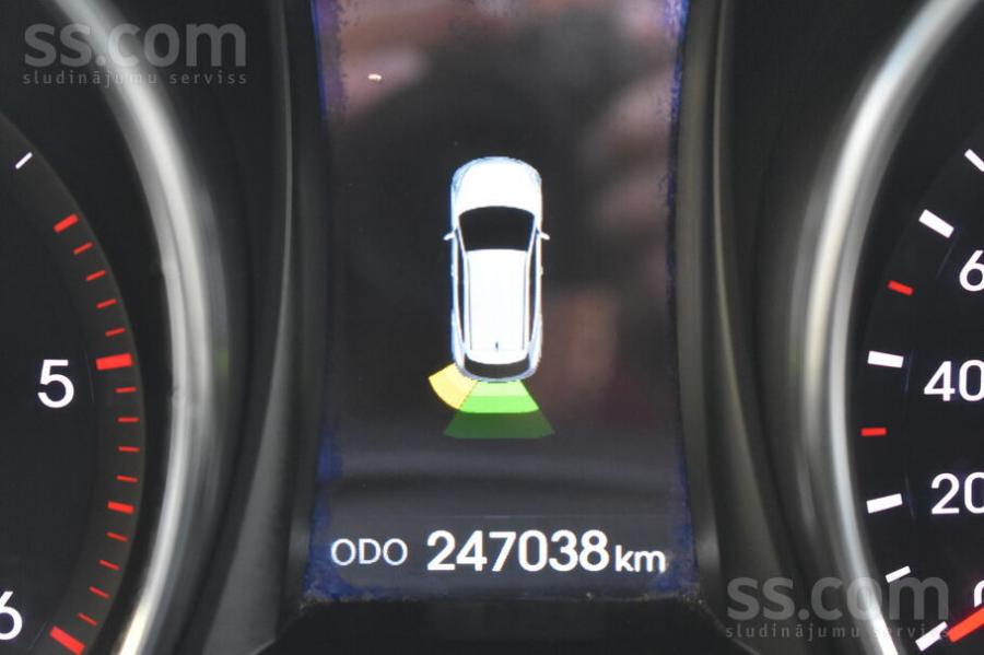 White Hyundai Santa Fe 2014 in Talsi, with an engine capacity of 2.20 L and mileage of 247 thousand km for 12500 €, photo 30 on AUTOMOTO.COM.LV