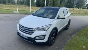 White Hyundai Santa Fe 2014 in Taurage, with an engine capacity of 2.20 L and mileage of 270 thousand km for 9100 €, photo 3 on AUTOMOTO.COM.LV
