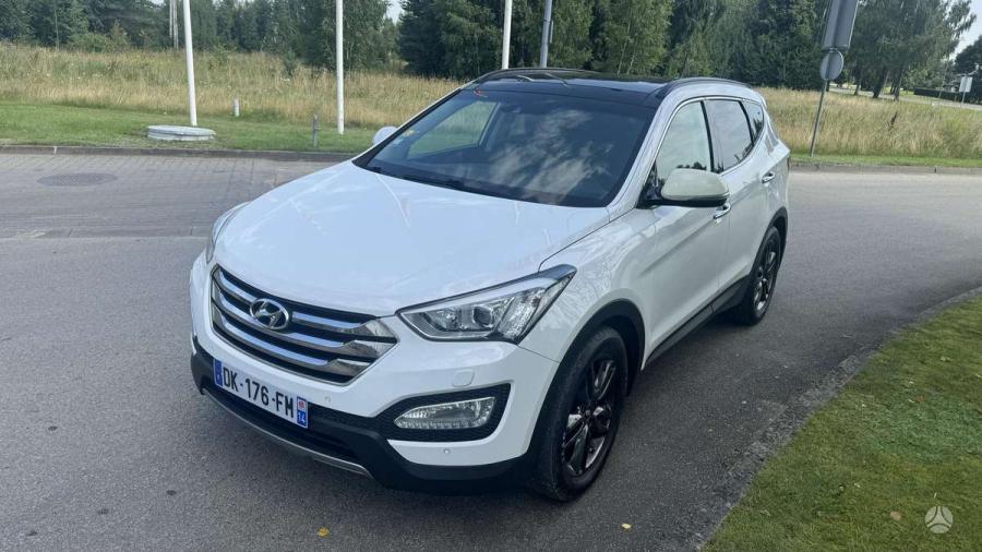 White Hyundai Santa Fe 2014 in Taurage, with an engine capacity of 2.20 L and mileage of 270 thousand km for 9100 €, photo 3 on AUTOMOTO.COM.LV