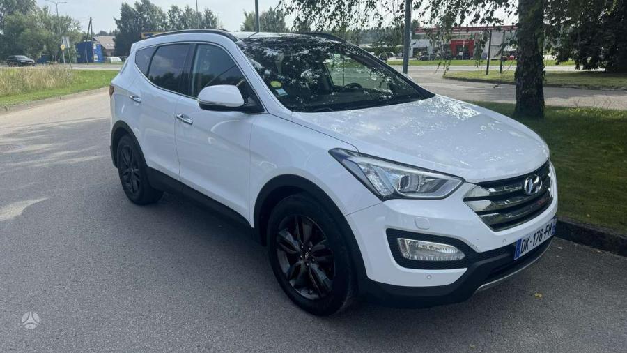 White Hyundai Santa Fe 2014 in Taurage, with an engine capacity of 2.20 L and mileage of 270 thousand km for 9100 €, photo 4 on AUTOMOTO.COM.LV