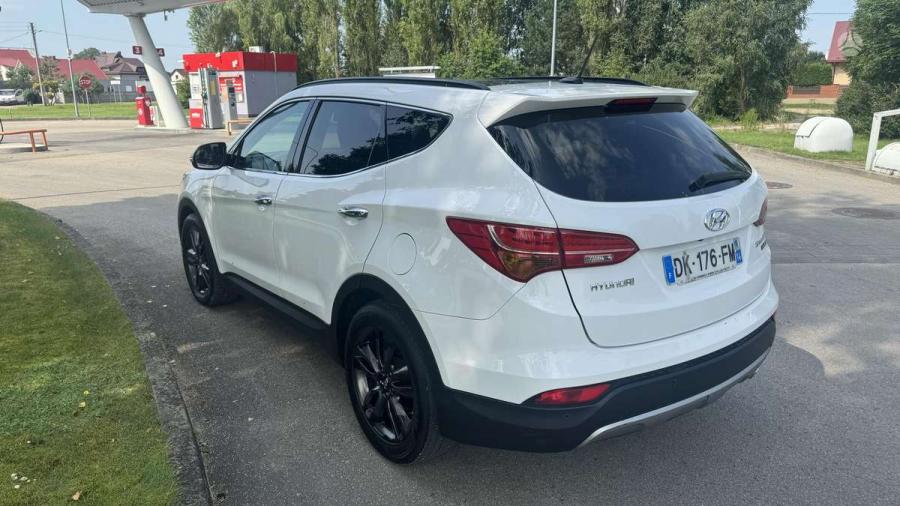 White Hyundai Santa Fe 2014 in Taurage, with an engine capacity of 2.20 L and mileage of 270 thousand km for 9100 €, photo 7 on AUTOMOTO.COM.LV