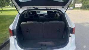White Hyundai Santa Fe 2014 in Taurage, with an engine capacity of 2.20 L and mileage of 270 thousand km for 9100 €, photo 16 on AUTOMOTO.COM.LV