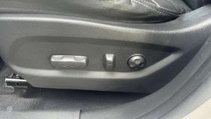 White Hyundai Santa Fe 2014 in Taurage, with an engine capacity of 2.20 L and mileage of 270 thousand km for 9100 €, photo 18 on AUTOMOTO.COM.LV