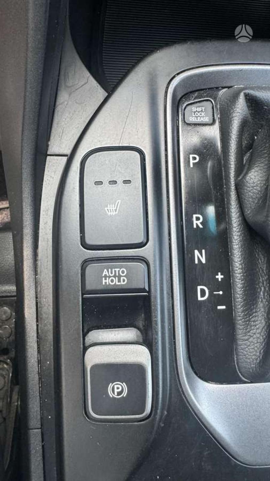 White Hyundai Santa Fe 2014 in Taurage, with an engine capacity of 2.20 L and mileage of 270 thousand km for 9100 €, photo 22 on AUTOMOTO.COM.LV