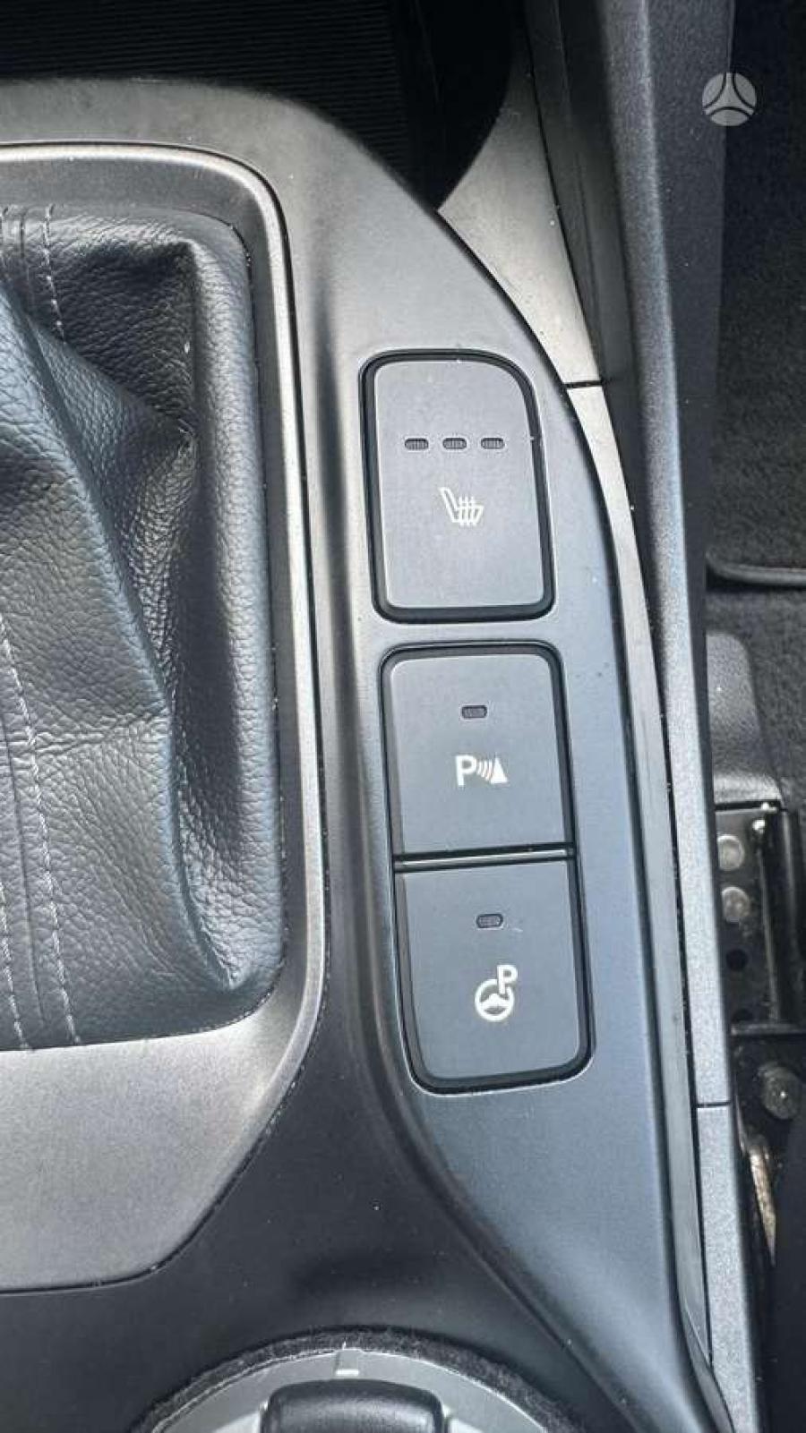 White Hyundai Santa Fe 2014 in Taurage, with an engine capacity of 2.20 L and mileage of 270 thousand km for 9100 €, photo 23 on AUTOMOTO.COM.LV
