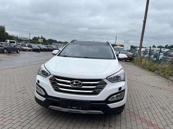White Hyundai Santa Fe 2014 in Utena, with an engine capacity of 2.20 L and mileage of 229 thousand km for 8650 €, photo 8 on AUTOMOTO.COM.LV