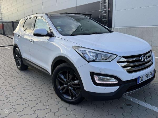 White Hyundai Santa Fe 2014 in Vilnius, with an engine capacity of 2.20 L and mileage of 276 thousand km for 9100 €, photo 3 on AUTOMOTO.COM.LV