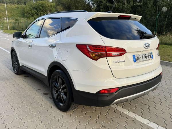 White Hyundai Santa Fe 2014 in Vilnius, with an engine capacity of 2.20 L and mileage of 276 thousand km for 9100 €, photo 6 on AUTOMOTO.COM.LV