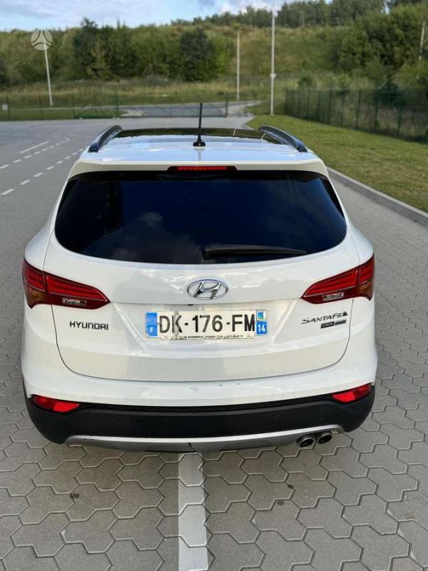 White Hyundai Santa Fe 2014 in Vilnius, with an engine capacity of 2.20 L and mileage of 276 thousand km for 9100 €, photo 7 on AUTOMOTO.COM.LV