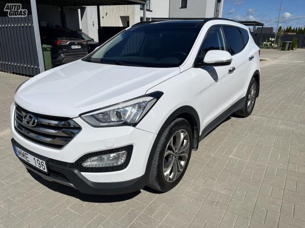 White Hyundai Santa Fe 2014 in Siauliai, with an engine capacity of 2.20 L and mileage of 301 thousand km for 8900 €, photo 3 on AUTOMOTO.COM.LV