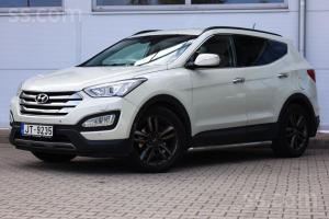 White Hyundai Santa Fe 2014 in Riga, with an engine capacity of 2.20 L and mileage of 311 thousand km for 7495 €, photo  on AUTOMOTO.COM.LV