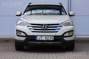 White Hyundai Santa Fe 2014 in Riga, with an engine capacity of 2.20 L and mileage of 311 thousand km for 7495 €, photo 4 on AUTOMOTO.COM.LV