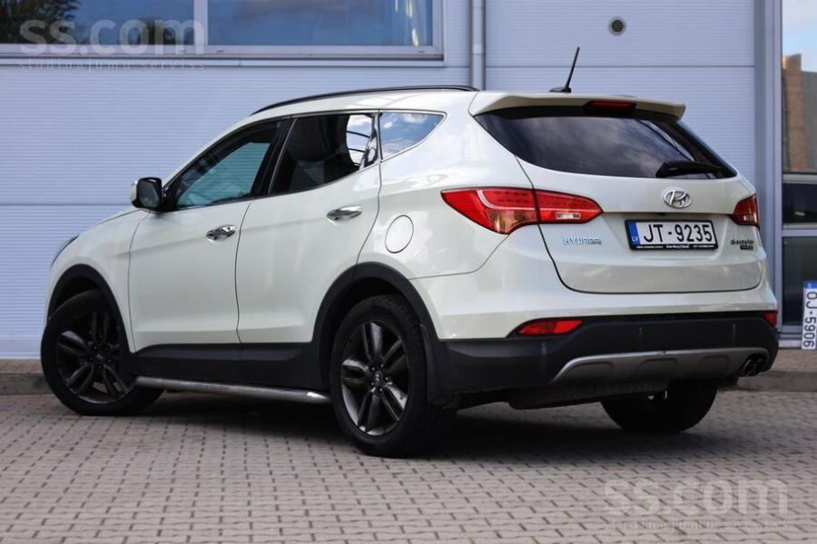 White Hyundai Santa Fe 2014 in Riga, with an engine capacity of 2.20 L and mileage of 311 thousand km for 7495 €, photo 5 on AUTOMOTO.COM.LV