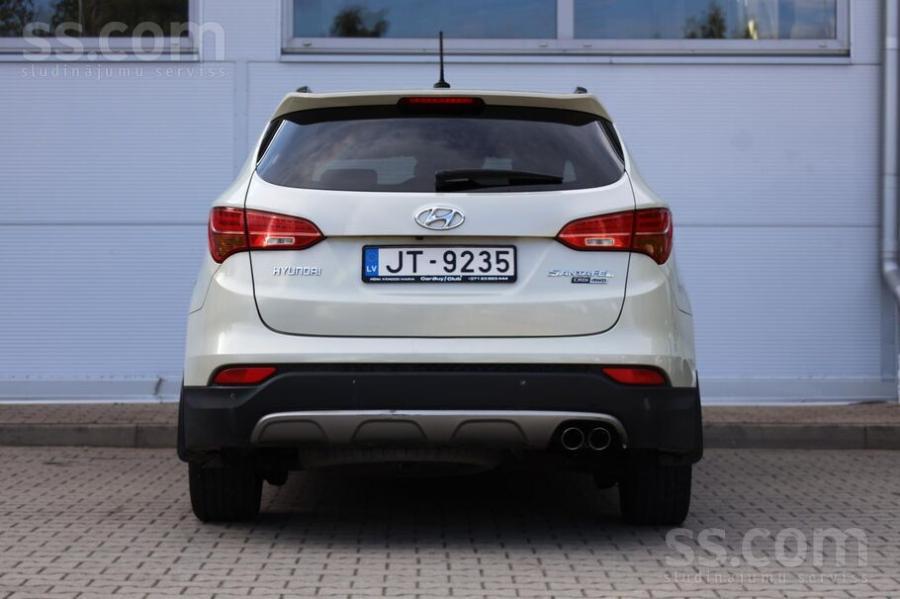 White Hyundai Santa Fe 2014 in Riga, with an engine capacity of 2.20 L and mileage of 311 thousand km for 7495 €, photo 6 on AUTOMOTO.COM.LV