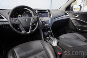 White Hyundai Santa Fe 2014 in Riga, with an engine capacity of 2.20 L and mileage of 311 thousand km for 7495 €, photo 9 on AUTOMOTO.COM.LV