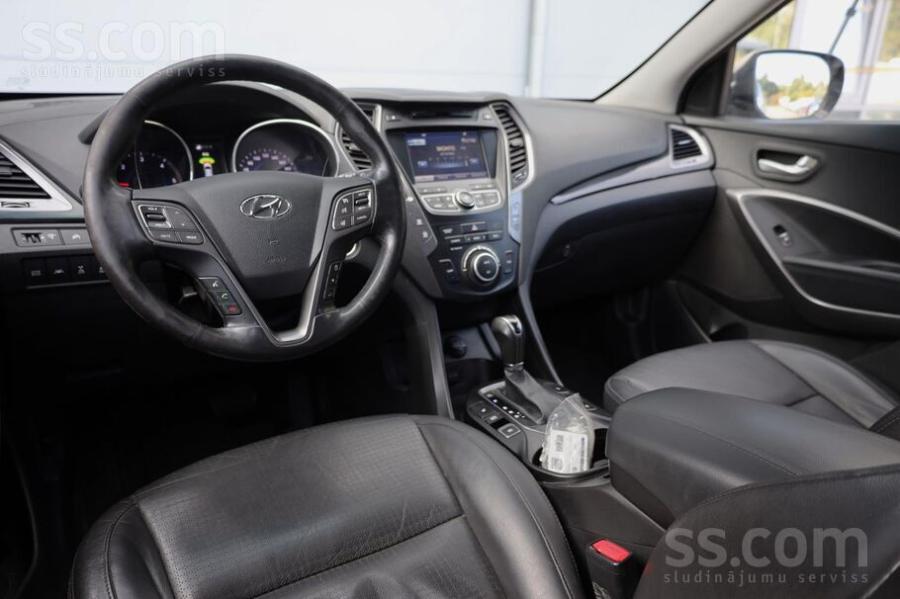 White Hyundai Santa Fe 2014 in Riga, with an engine capacity of 2.20 L and mileage of 311 thousand km for 7495 €, photo 9 on AUTOMOTO.COM.LV